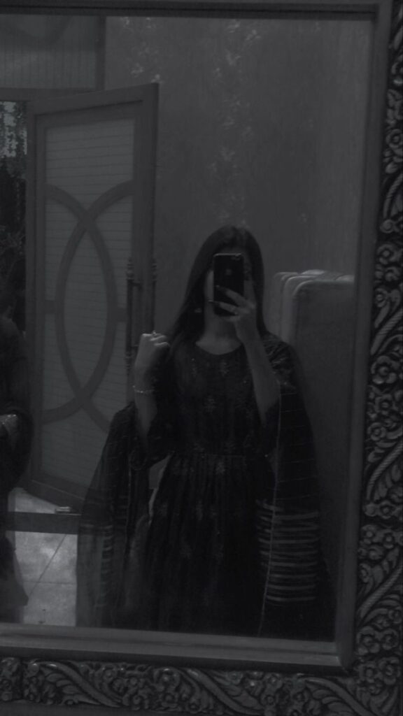 425 Mirror Selfie Dp Pics Images Photos Wallpapers 2025