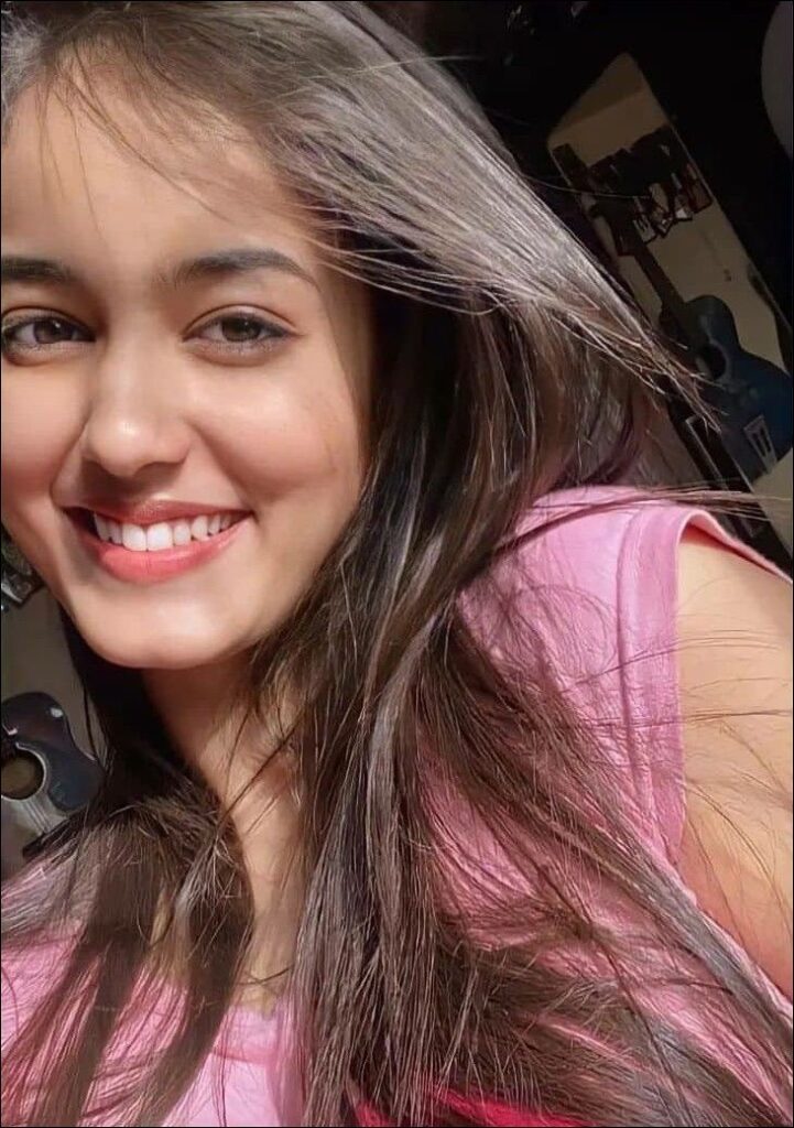 [1500+] Real Girl Pic, DP, Photos, Pictures & Wallpapers (NEW 2025) - PhotosNow