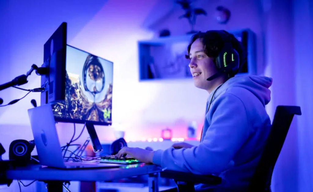 The Evolution of Digital Photography in the World of Online Gaming & Sports